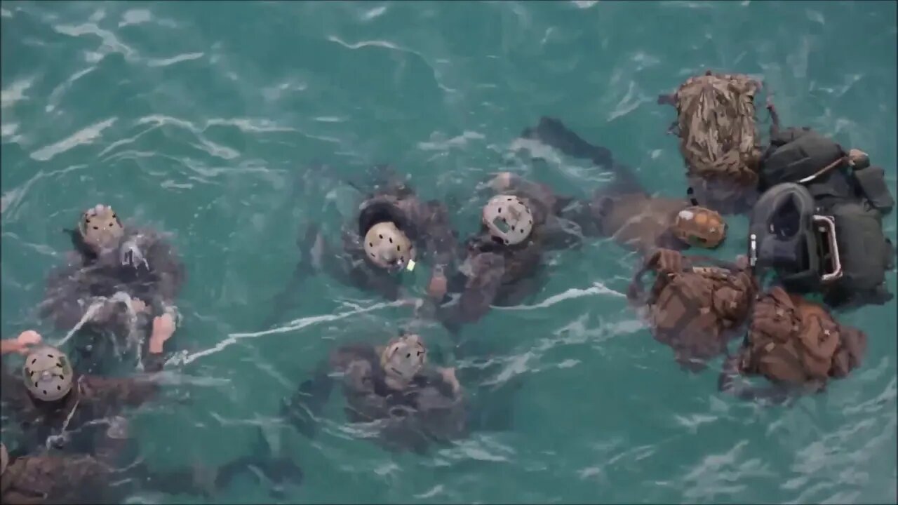 Recon Marines Conduct Dry and Wet SPIE Rigging Training