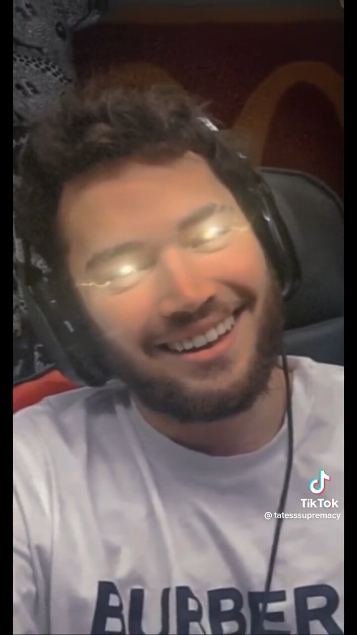 Adin Ross roasts Tate hater!