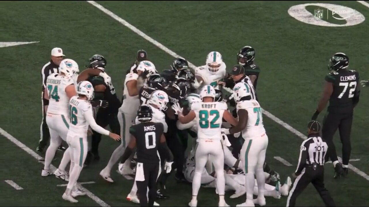 Referee Spitting Blood After Getting Hit By Jets Player