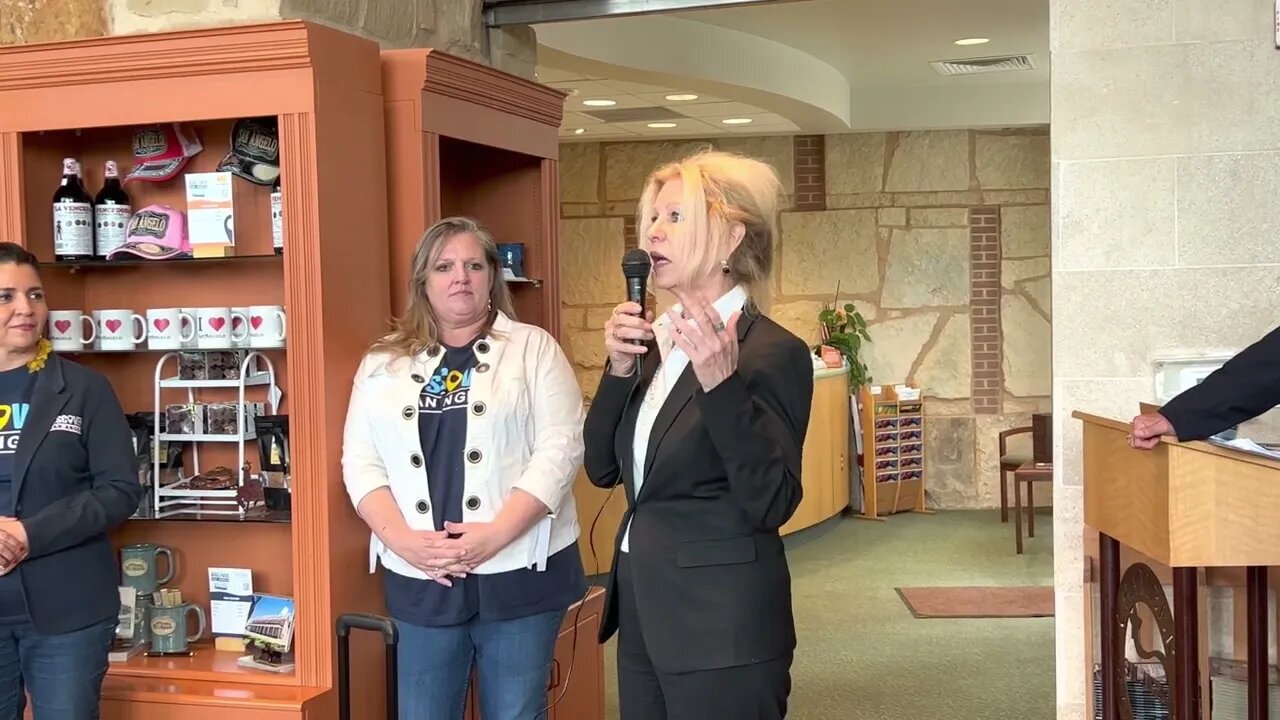 Mayor Brenda Gunter at the grand opening of the Visitors Center Gift Shop