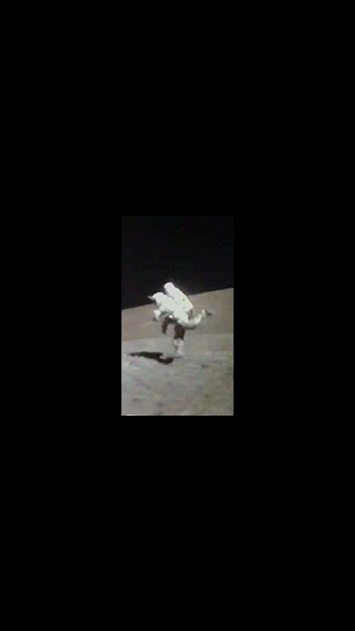 Som ET - 45 - Moon - Apollo 17 - Jumping on the Moon #Shorts