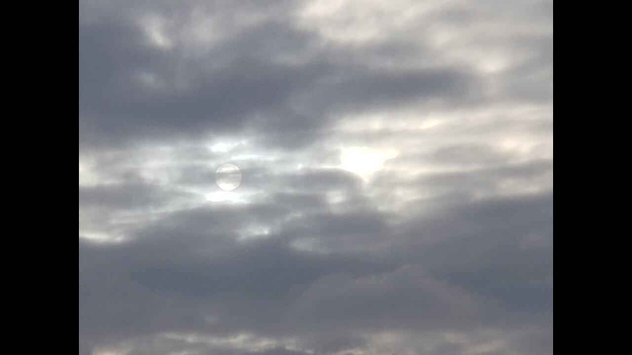 A closer look at the white orb (watch full screen and keep your eyes on ...