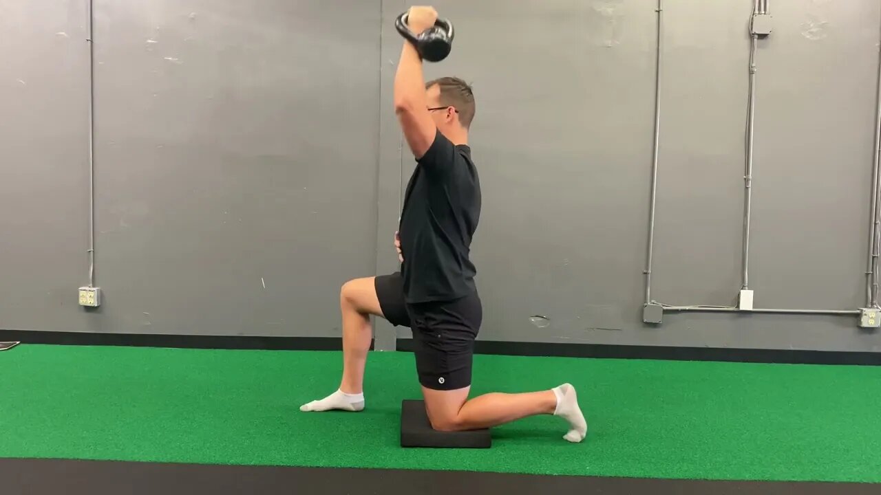 Half kneeling single arm overhead press