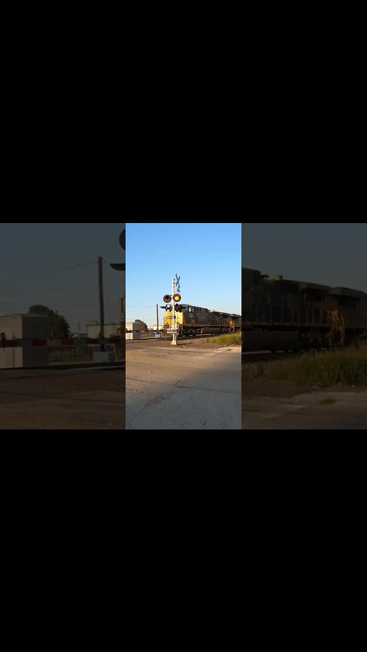 CSX Intermodal Heading West At The Crossing In Fostoria Train Horn #railfan #trainhorn #asmr #csx