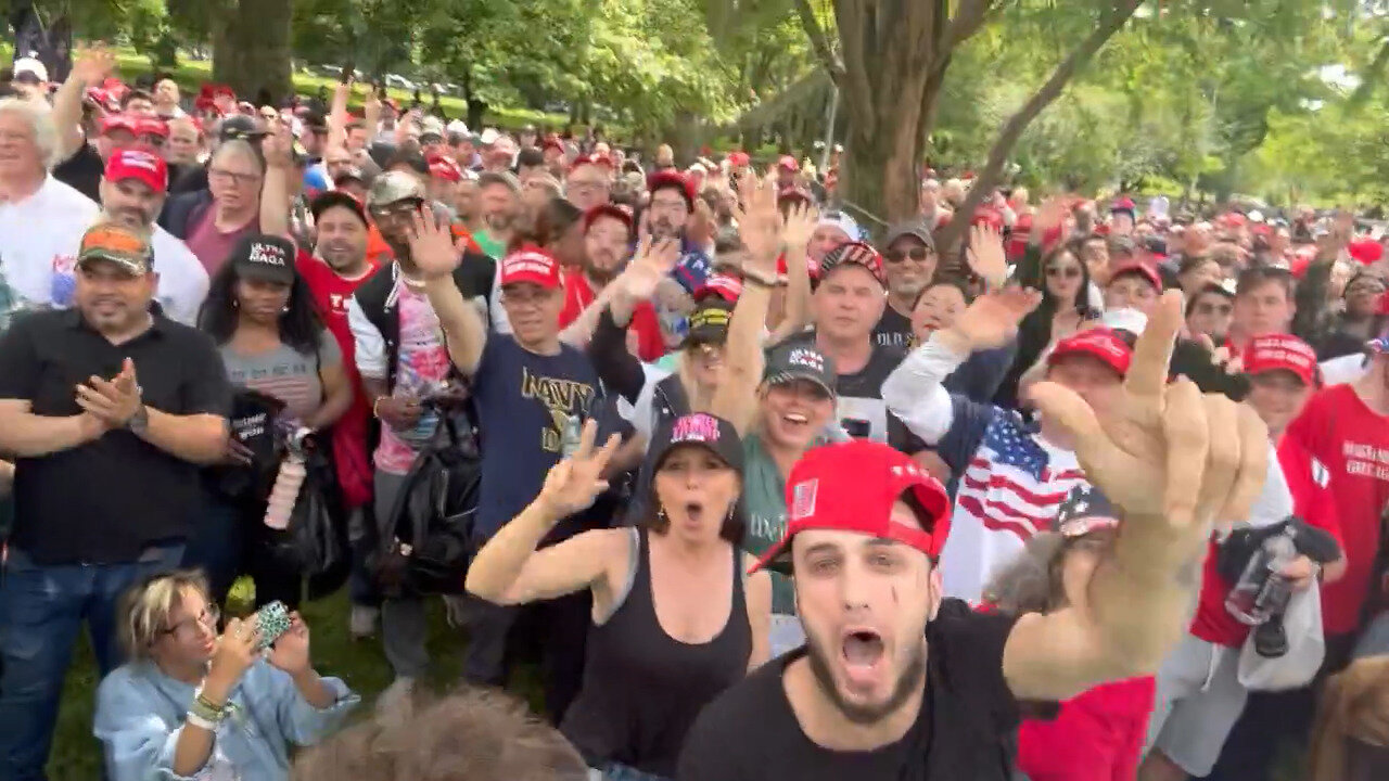 Here's The Massive Crowd Gathering In AOC's Back Yard For Trump's Bronx ...