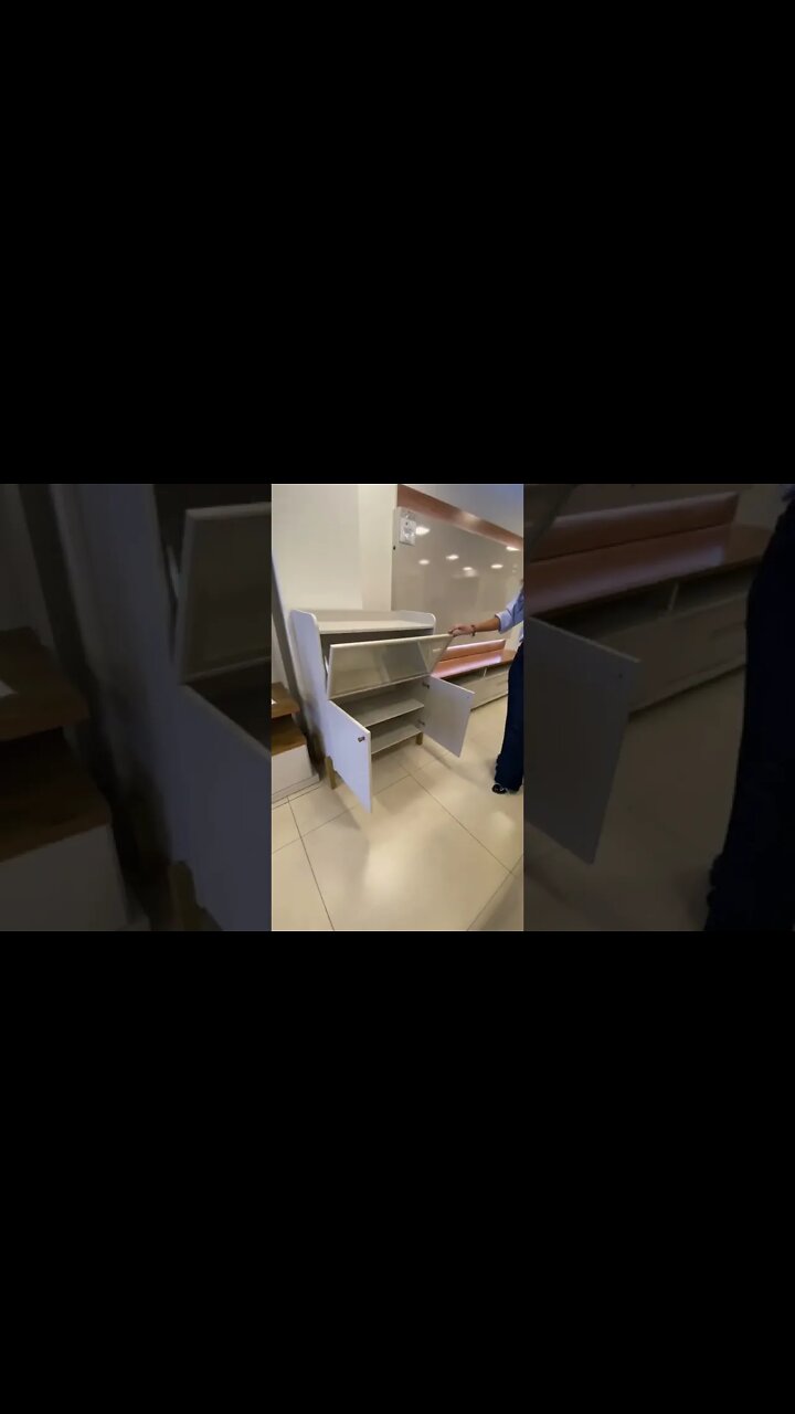 Nosso aparador buffet Cloe une praticidade e estilo. Todo em MDF com pés em madeira