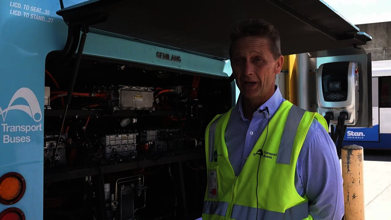 EEVblog #1339 - Looking at an Electric Bus!