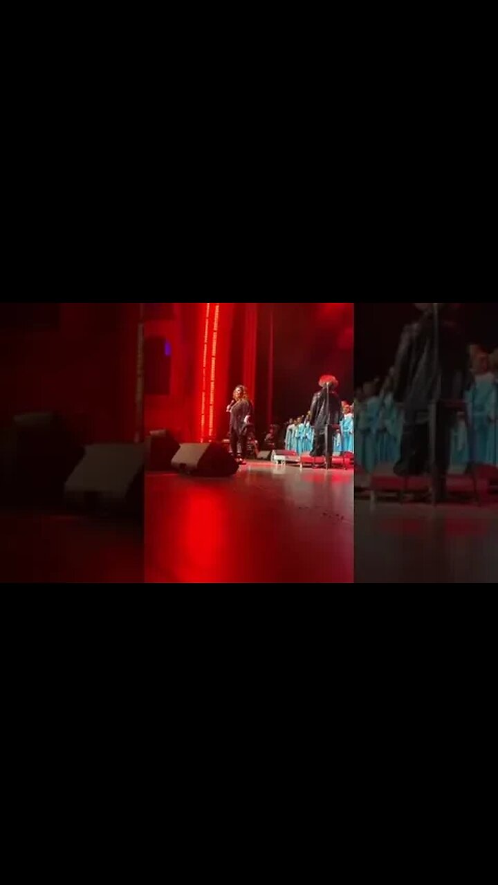 Kim Burrell "It's Done" (and Total Praise Mass Choir in Paris - 2022)