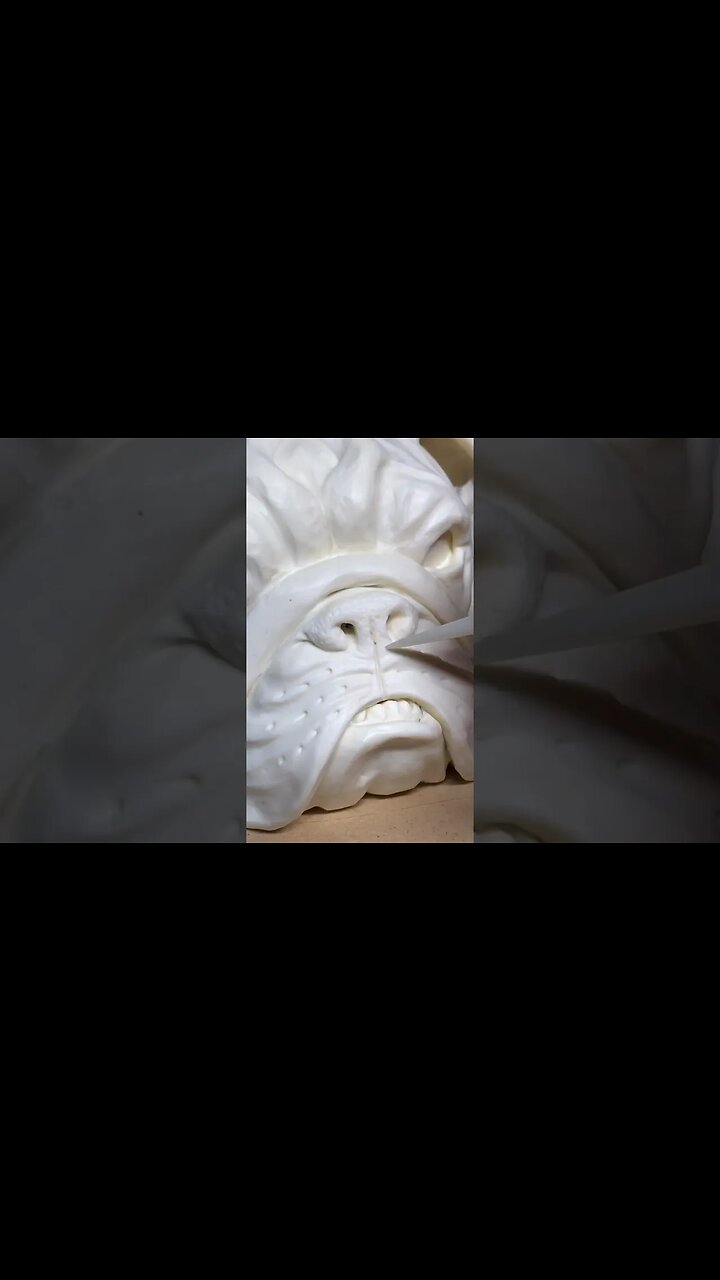 I do NOT use fondant on my cakes