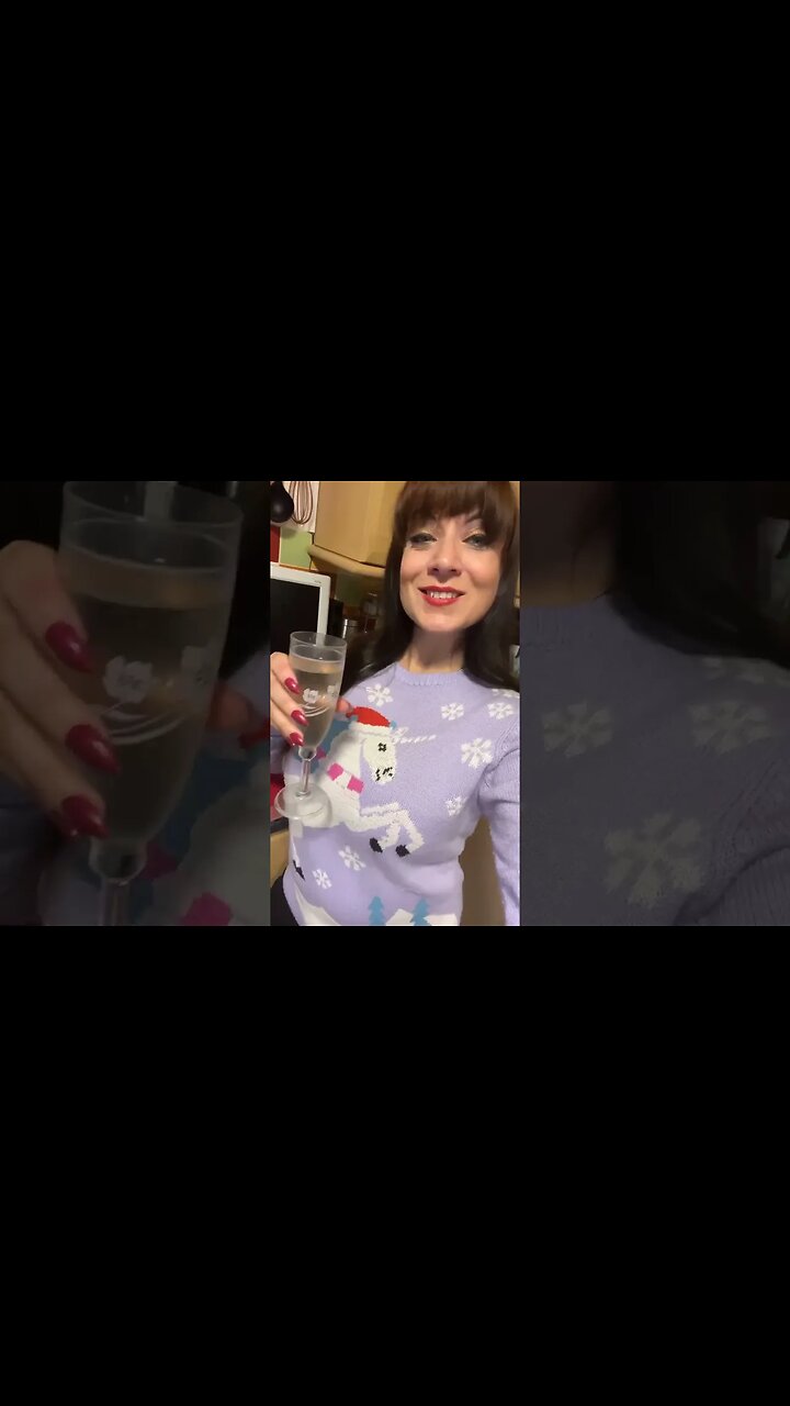 Dani Thompson Wishes me a Merry Christmas for 2022 #Shorts #Model #Actress