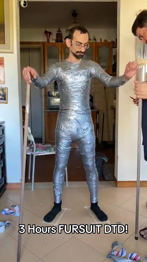 3 hours #DTD for an #husky #fursuit #ducttapedummy duct tape dummy