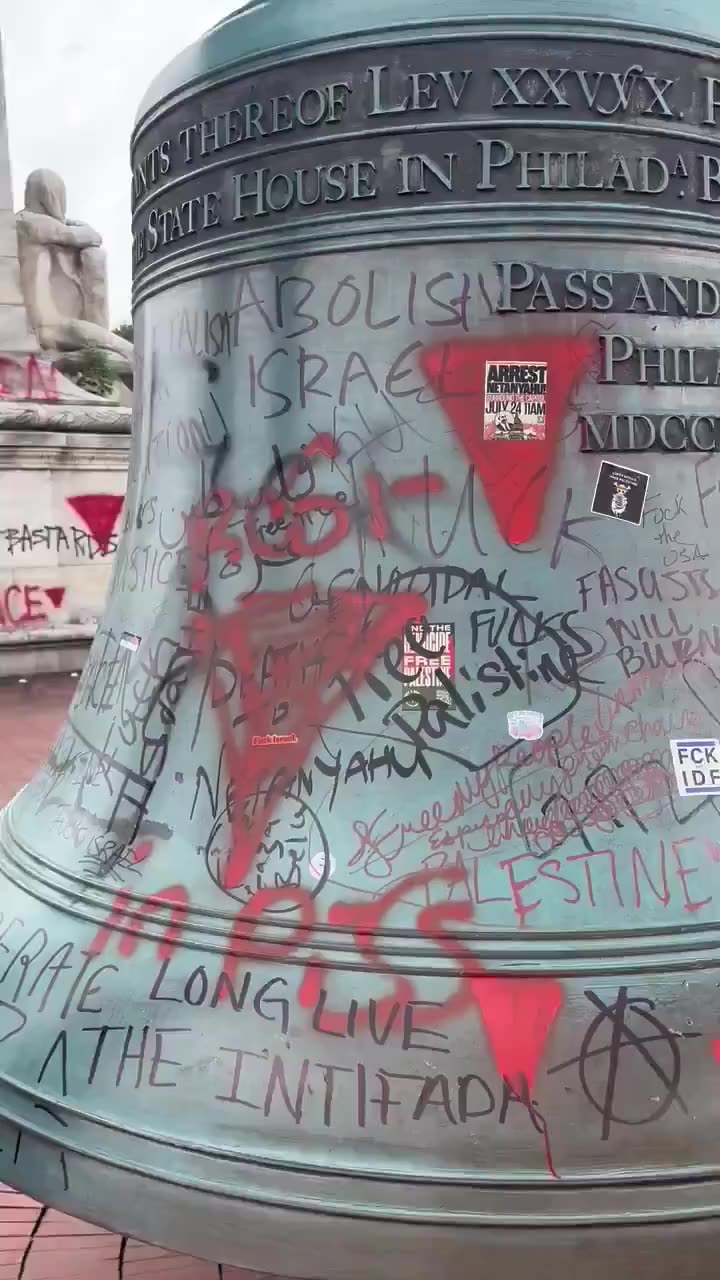 Liberty Bell Replica Vandalized As Thousands Riot Against Netanyahu Visit