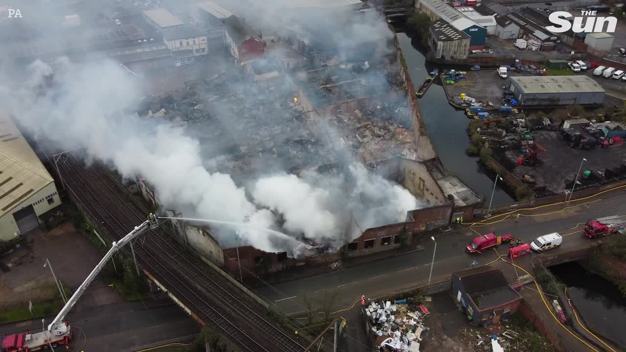 Wolverhampton fire: Explosions heard as blaze turns sky red with 100 ...