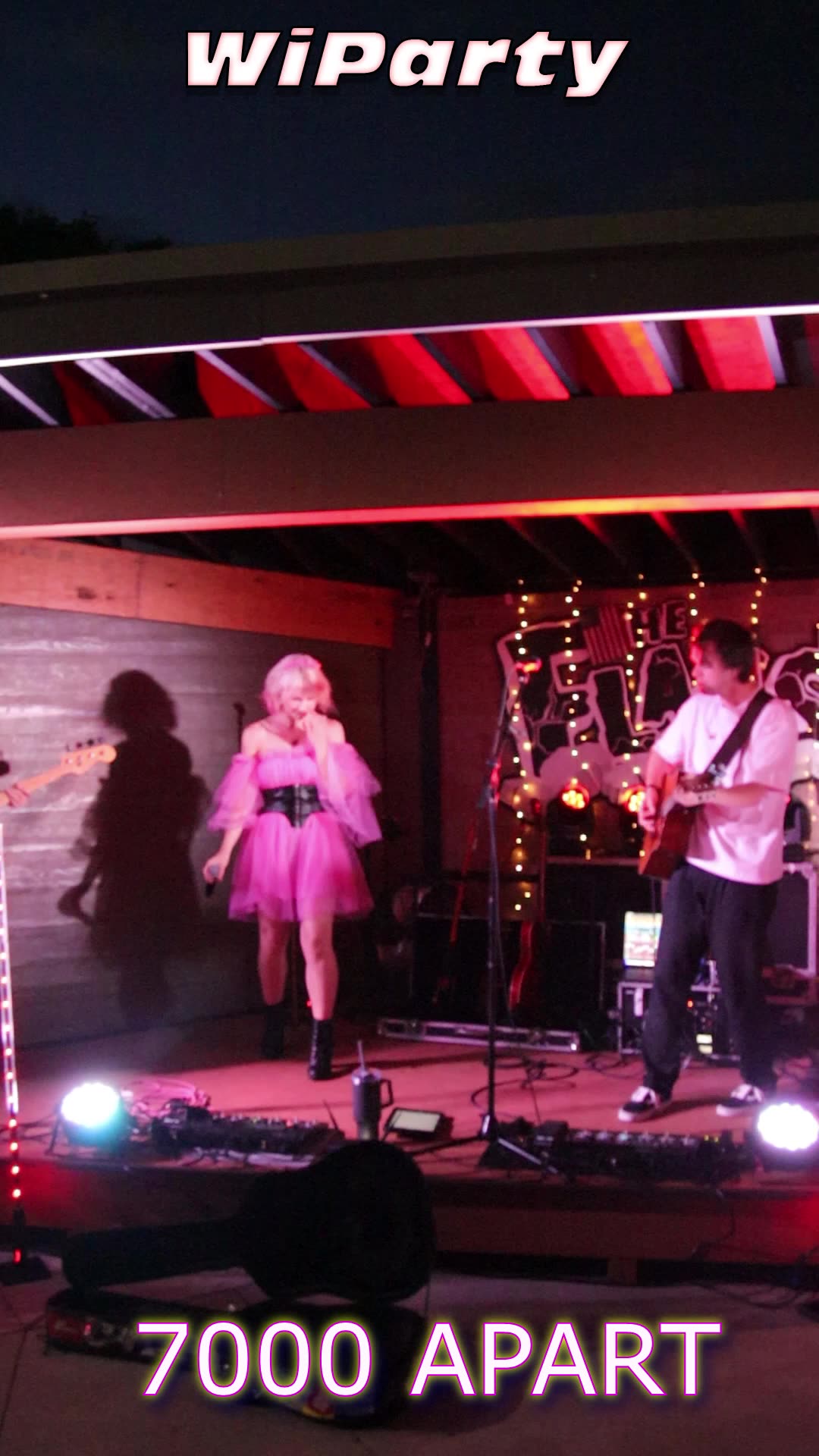 7000 Apart singing Dolly Parton's Jolene at The Flagstone Bar