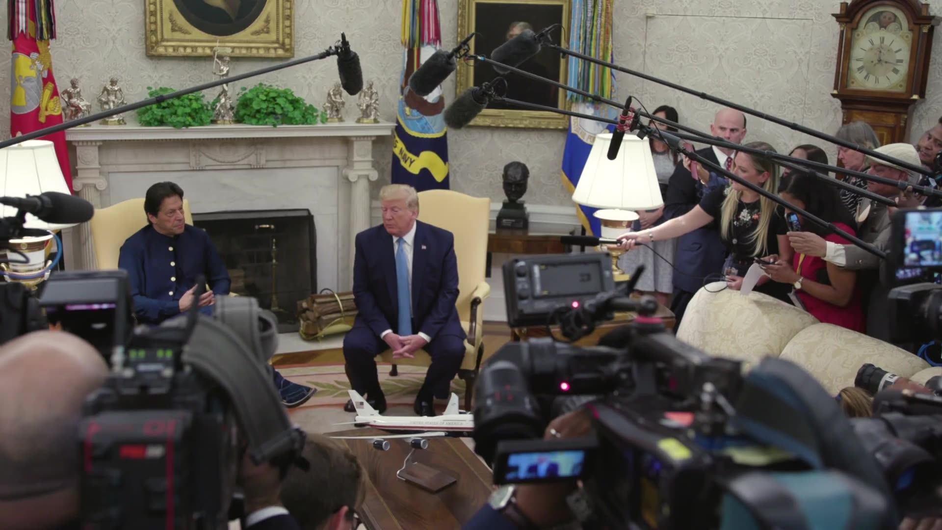 Watch : donald trump president welcomes prime