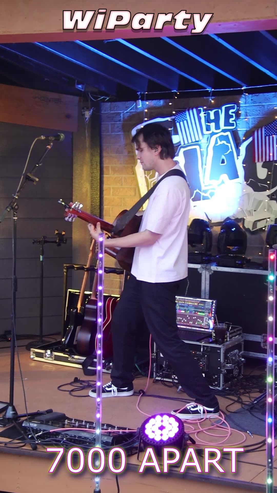 7000 Apart singing Abba's Dancing Queen at The Flagstone Bar