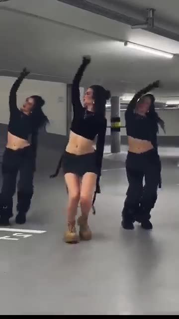 TRIPLETS?? Cool Dancing Skills - Viral Dance Skill