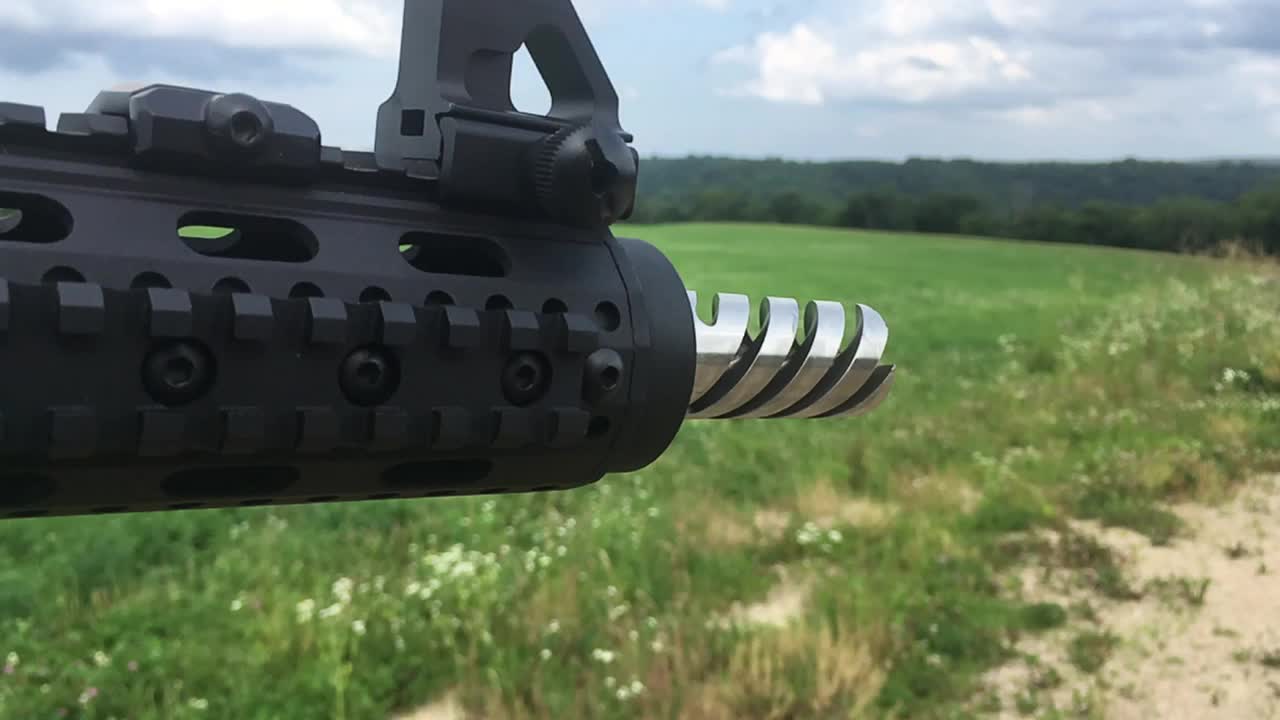 Twisted flash hider unscrews itself
