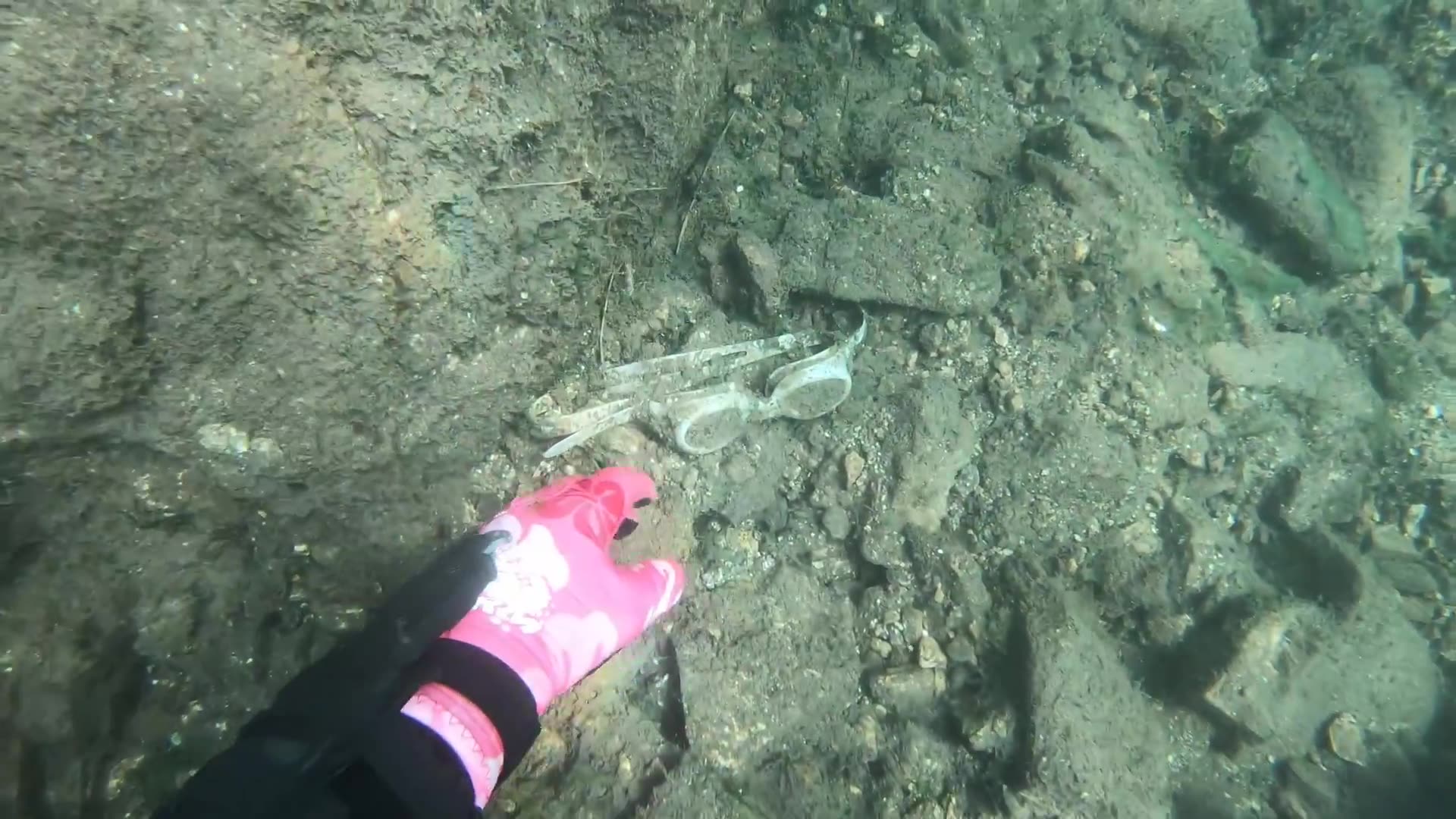 Epic Scuba Diving Adventure - Cliff Jumping, Treasure Finds & 4 Apple ...