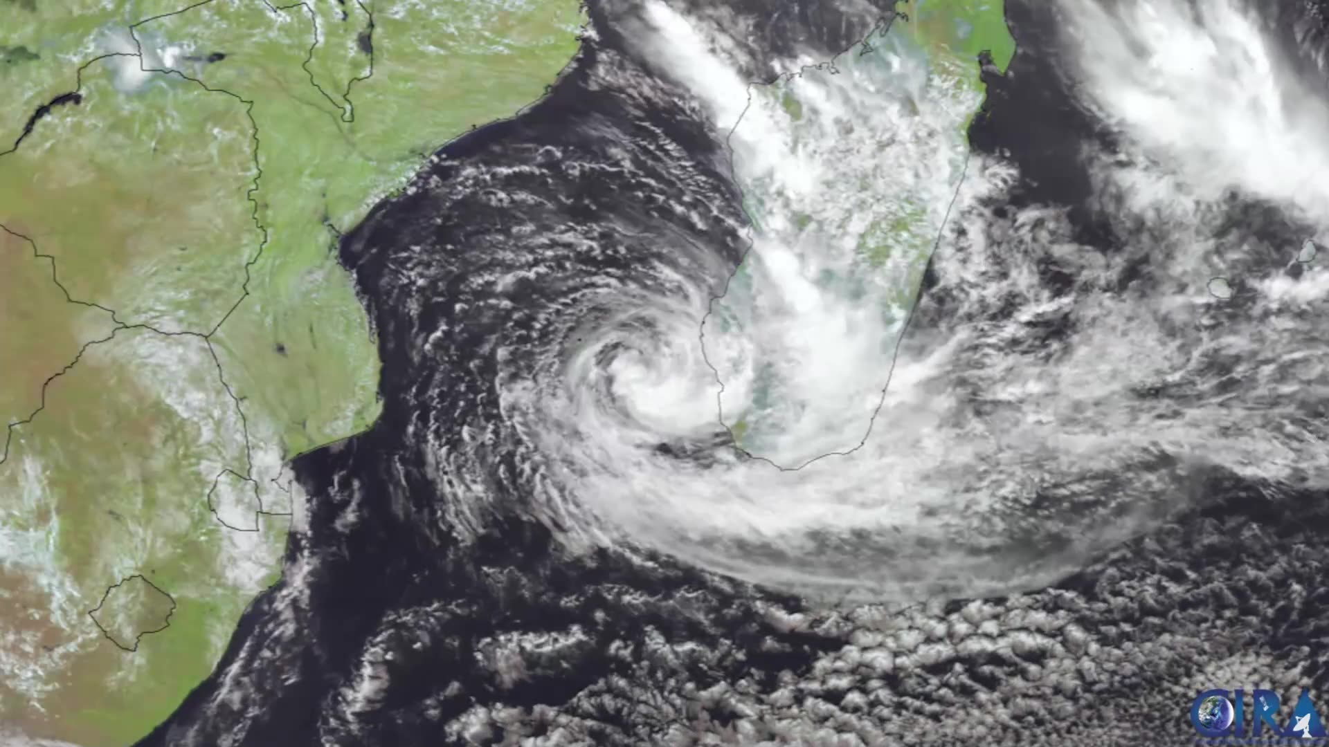 WORLD'S LONGEST STORM: Impressive Footage Reveals Record-Breaking ...