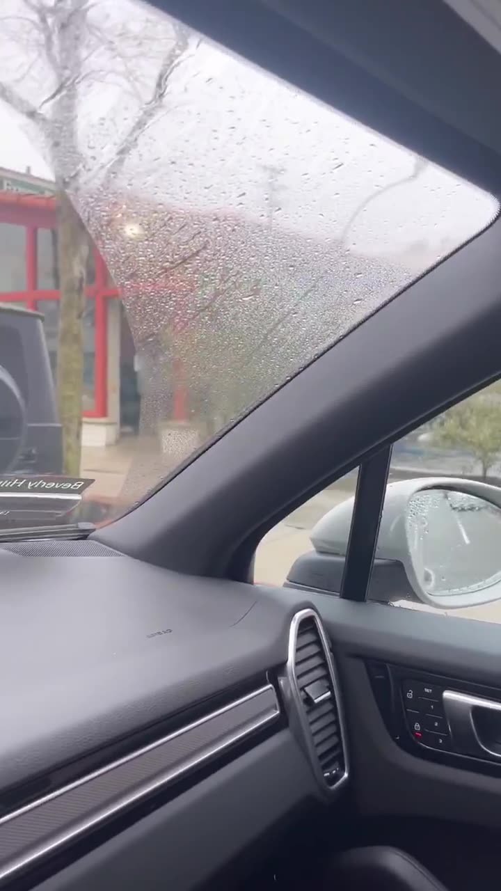 People lining up outside First Republic Bank in Los Angeles after SVB ...