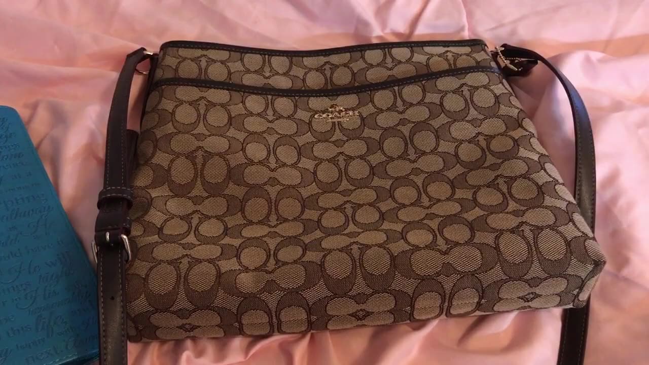 Coach signature crossbody file bag. My go to crossbody purse. Quick ...