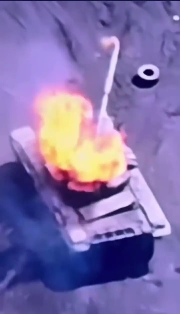 💥 Ukraine Russia War | Ukrainian Kamikaze Drone Causes Russian Tank to ...