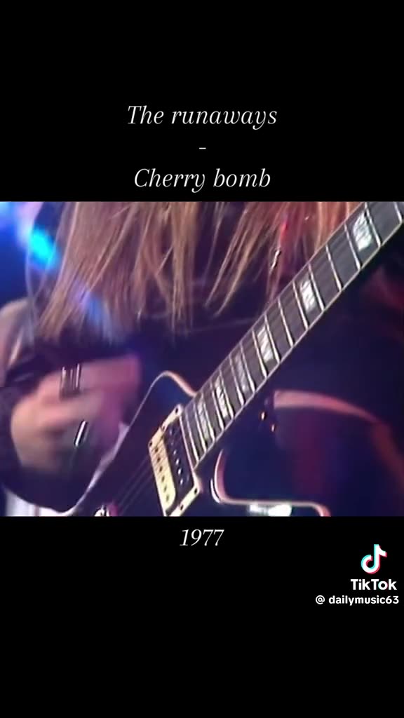Cherry 🍒 Bomb 💣 ( Live ) ~ The Runaways