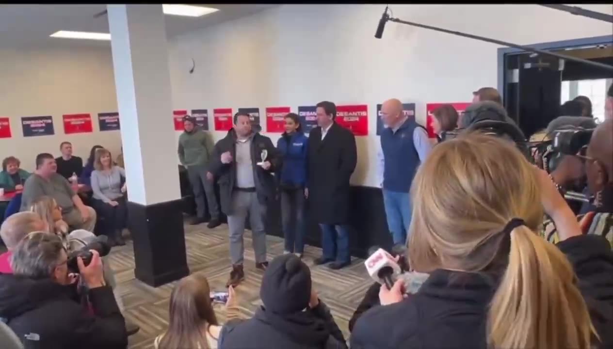 Man Interrupts Ron DeSantis to give him a Participation Trophy