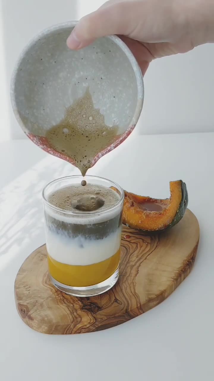 Iced Kabocha Hojicha Latte 🧡