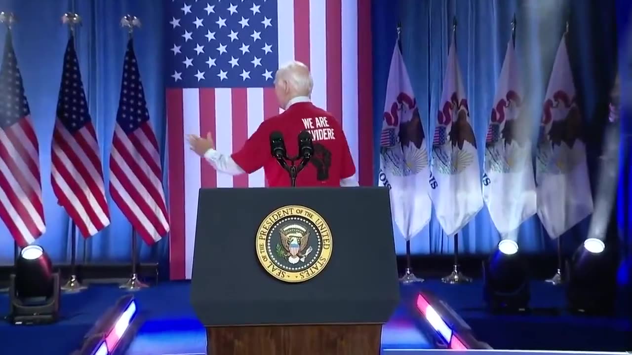 Biden shows off his VIGOR by half-jogging for two steps, then shuffling ...