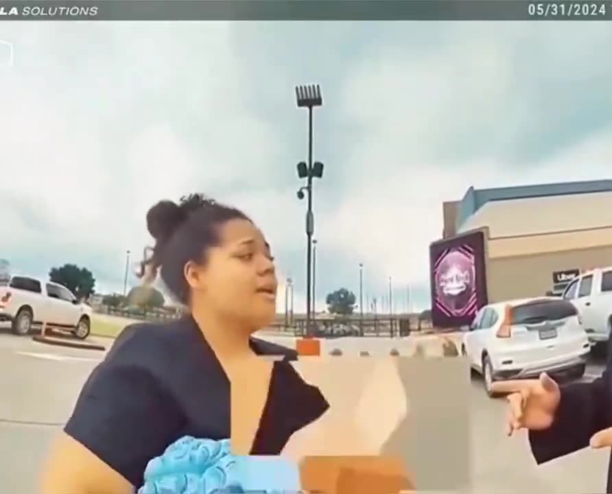 This woman is a shitty actress