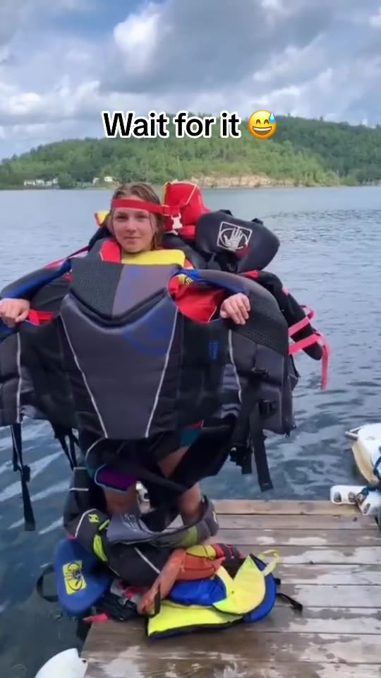 This has to be a world record 😂 (via @emily) #lifejacket #lakelife #fail