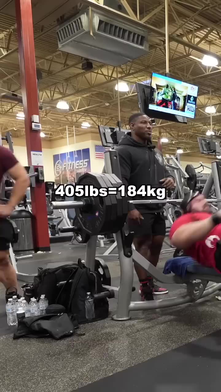 BodyBuilder, Strongman & Powerlifter Walk In A Gym🤩