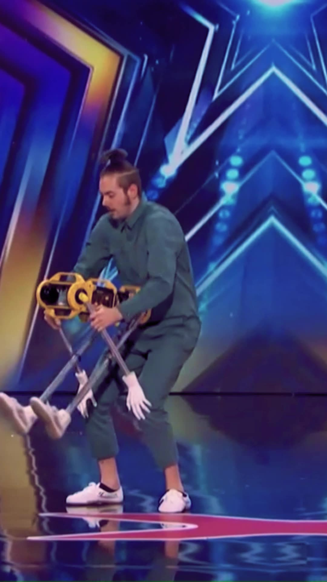 Robotic Dance Duo Impresses Judges on America's Got Talent
