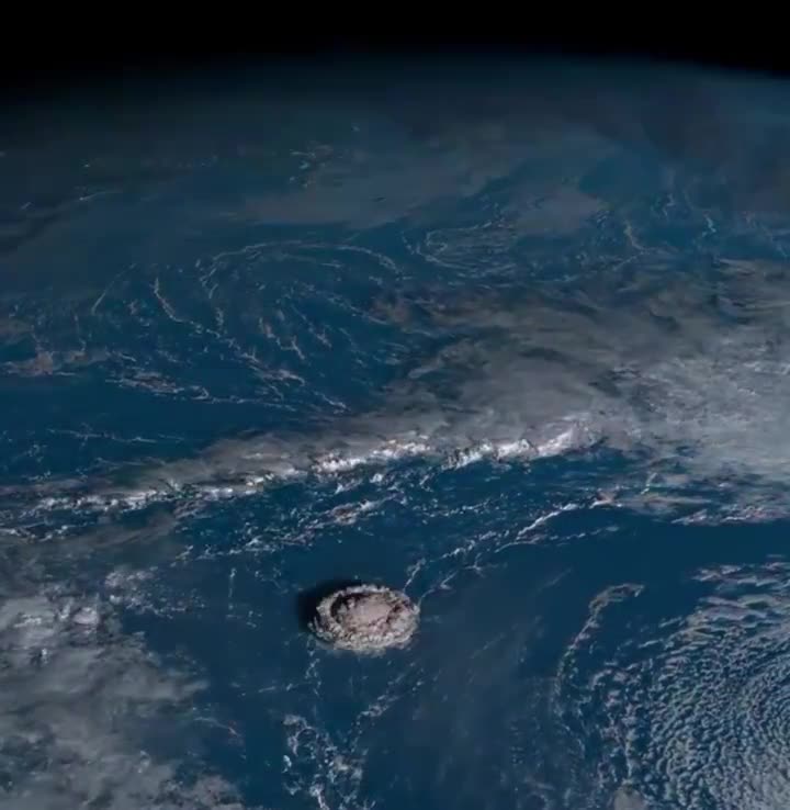 Two different satellites capture one of the biggest volcanic eruptions ...