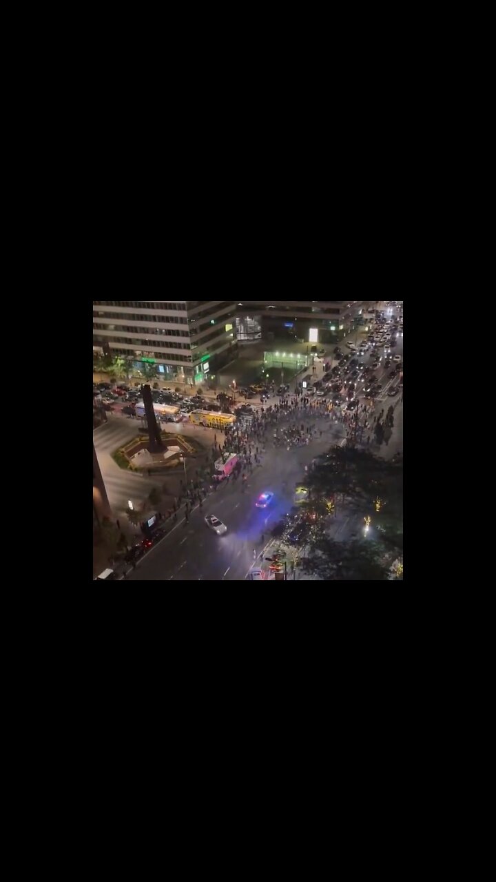 Mobs Take Over Philadelphia, Swarm Police Cars: Part 1