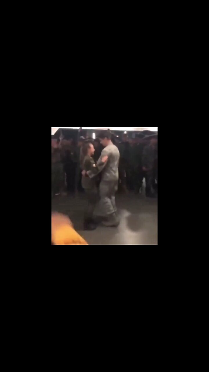 Rare footage of Russian and U.S Soldiers dancing together in Niger Air Base