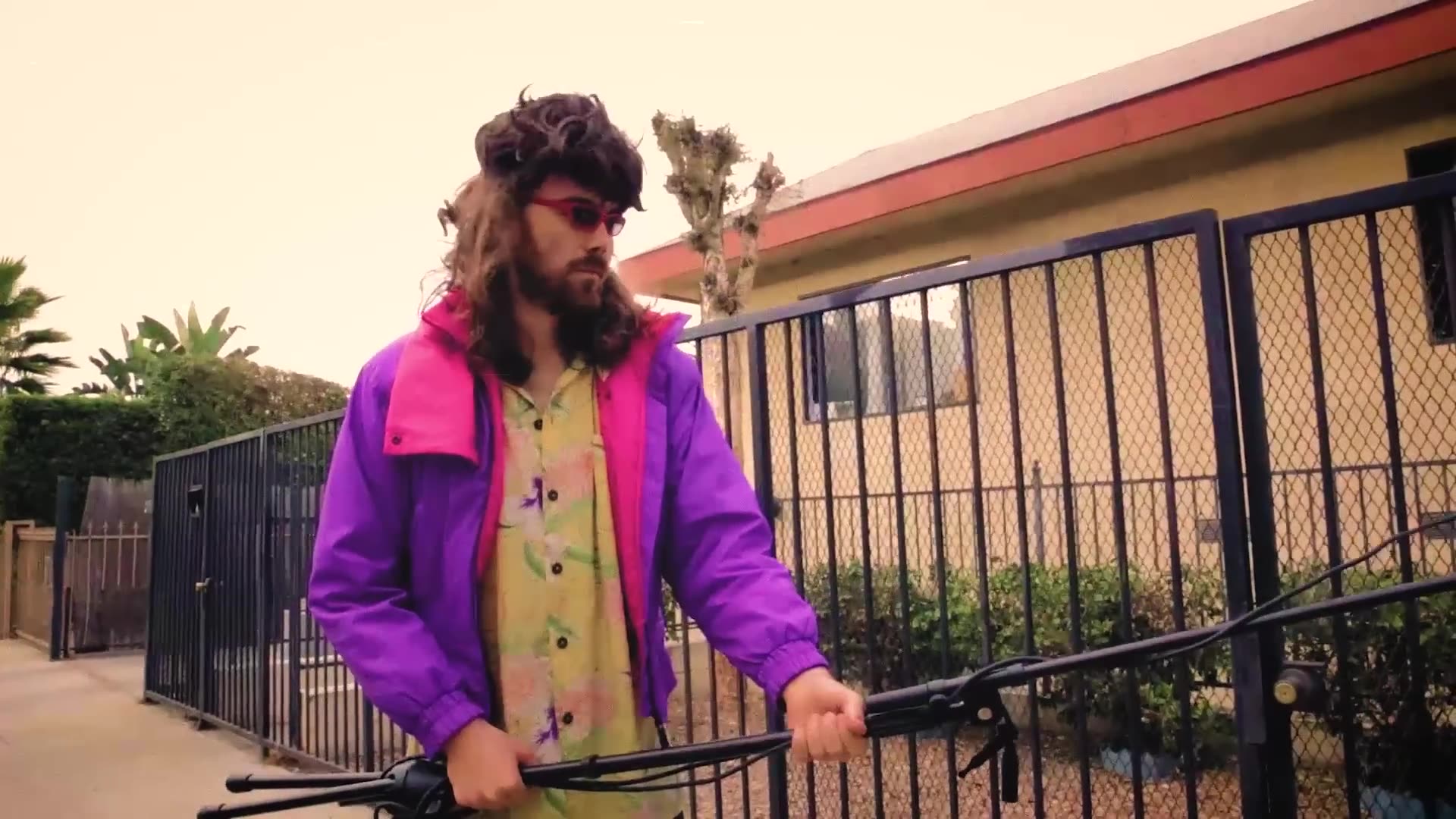 Oliver Tree Scooter Pro