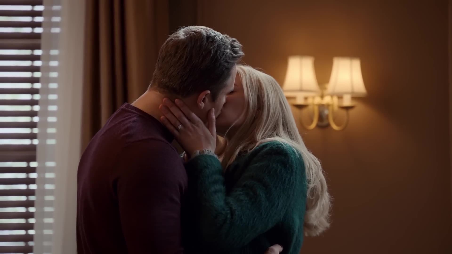 Ginny and Georgia: Season 2 / Kiss Scenes — Georgia and Paul (Brianne Howey and Scott Porter)