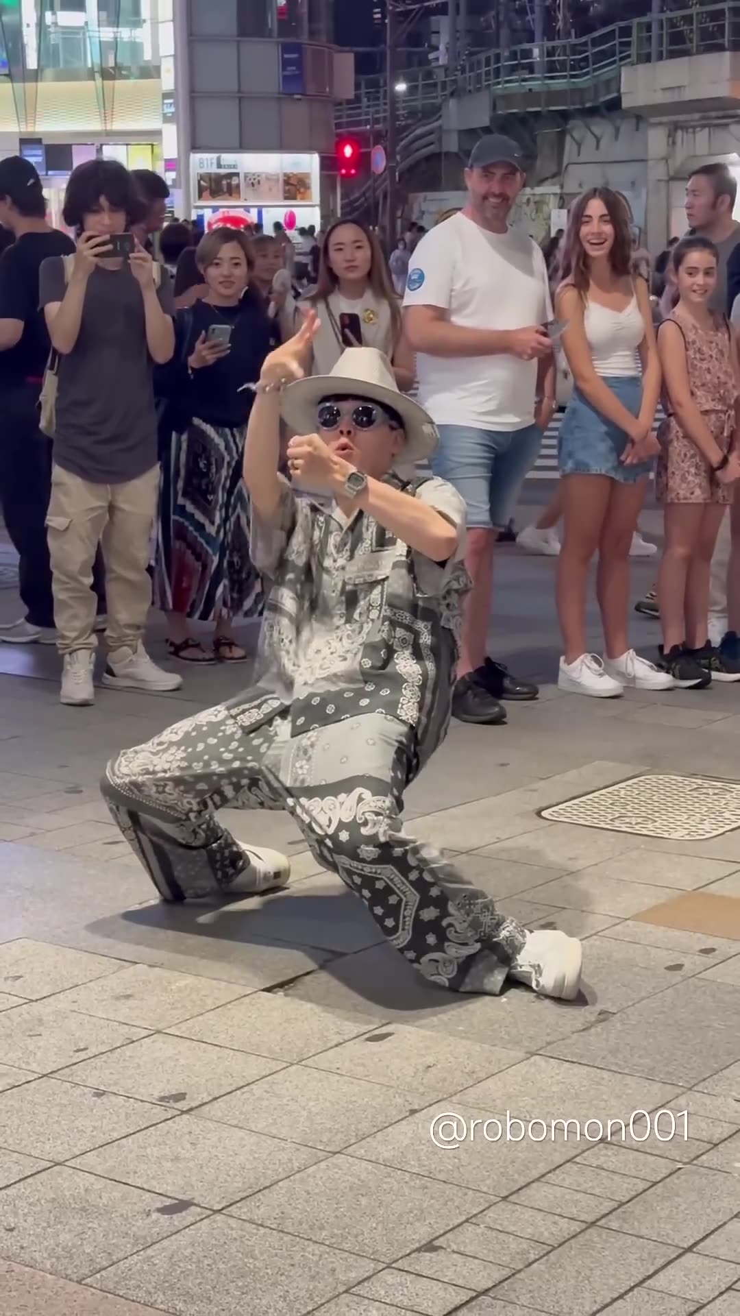 【Japanese_most_viral_performer】Robomon_ロボモン(1080p).mp4