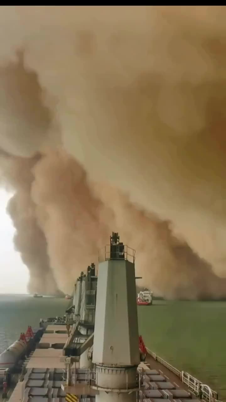 Cargo ship gets hit by a huge sandstorm in the Suez Canal
