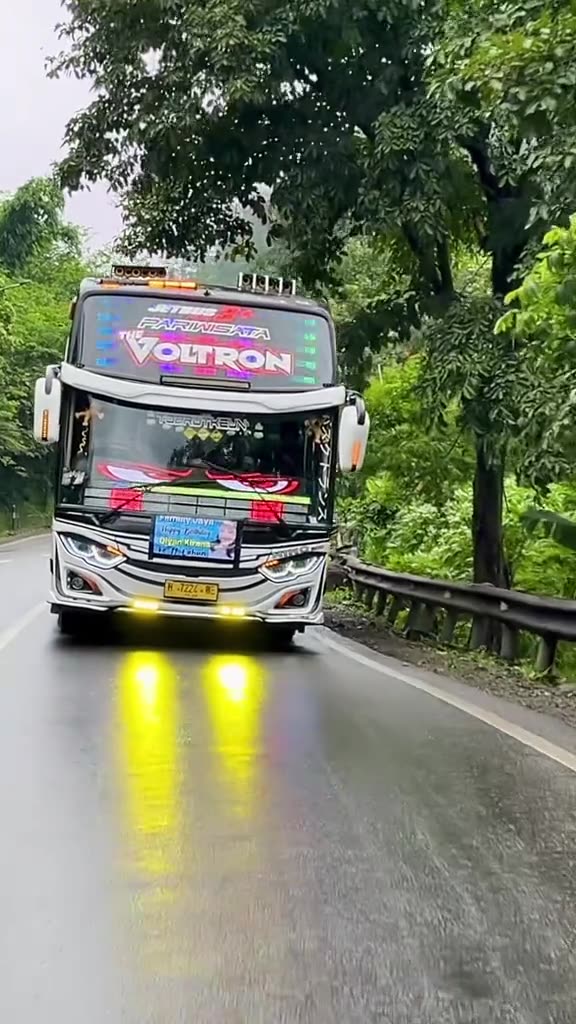 Very unique bus horn