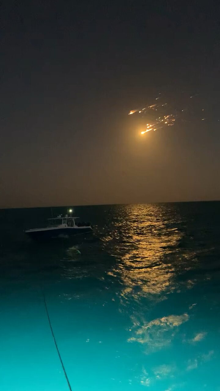 #BREAKING: Debris over the Bahamas after SpaceX Starship falls apart ...