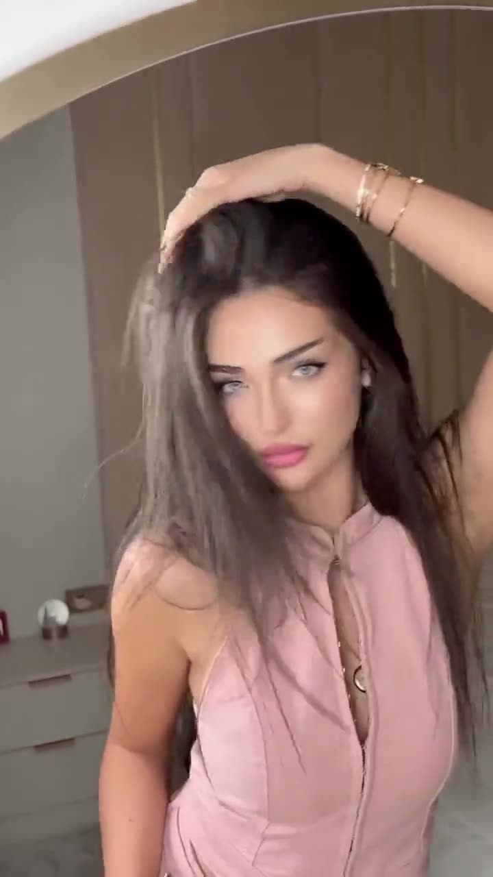 Alluring Women Eye-Catching Ladies