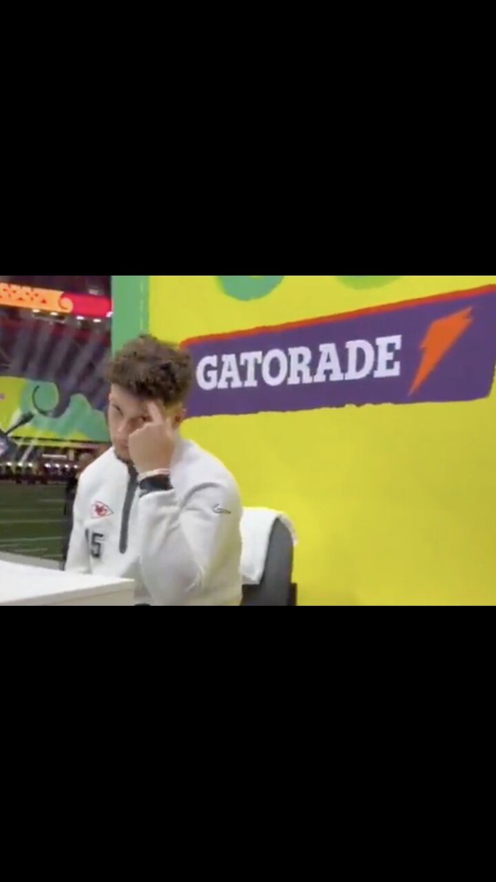 A reporter asked Patrick Mahomes who his favorite Referee is that helps ...