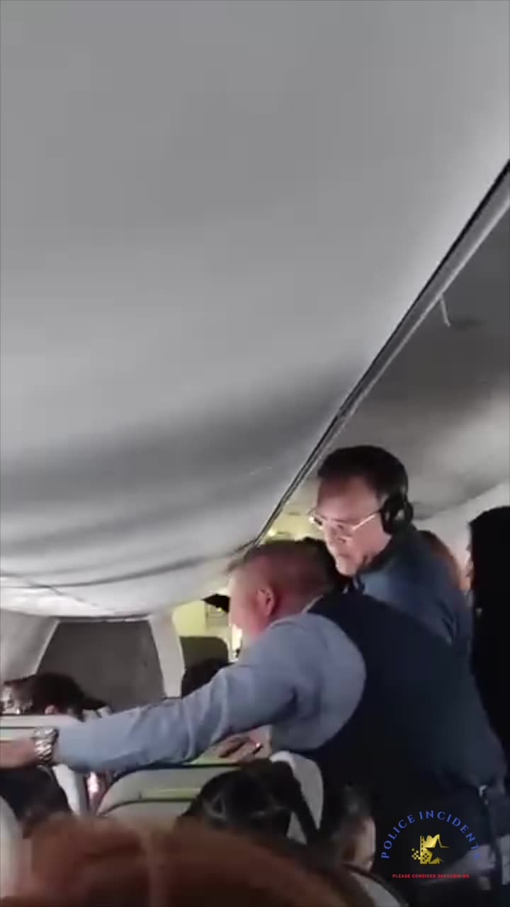 Video shows Alaska Airlines flight attendant strike and restrain passenger