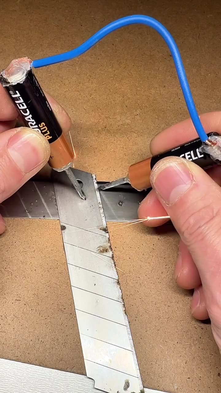 How to Weld 0.5mm Thin Sheet Metal Using Two Batteries – Easy DIY Method