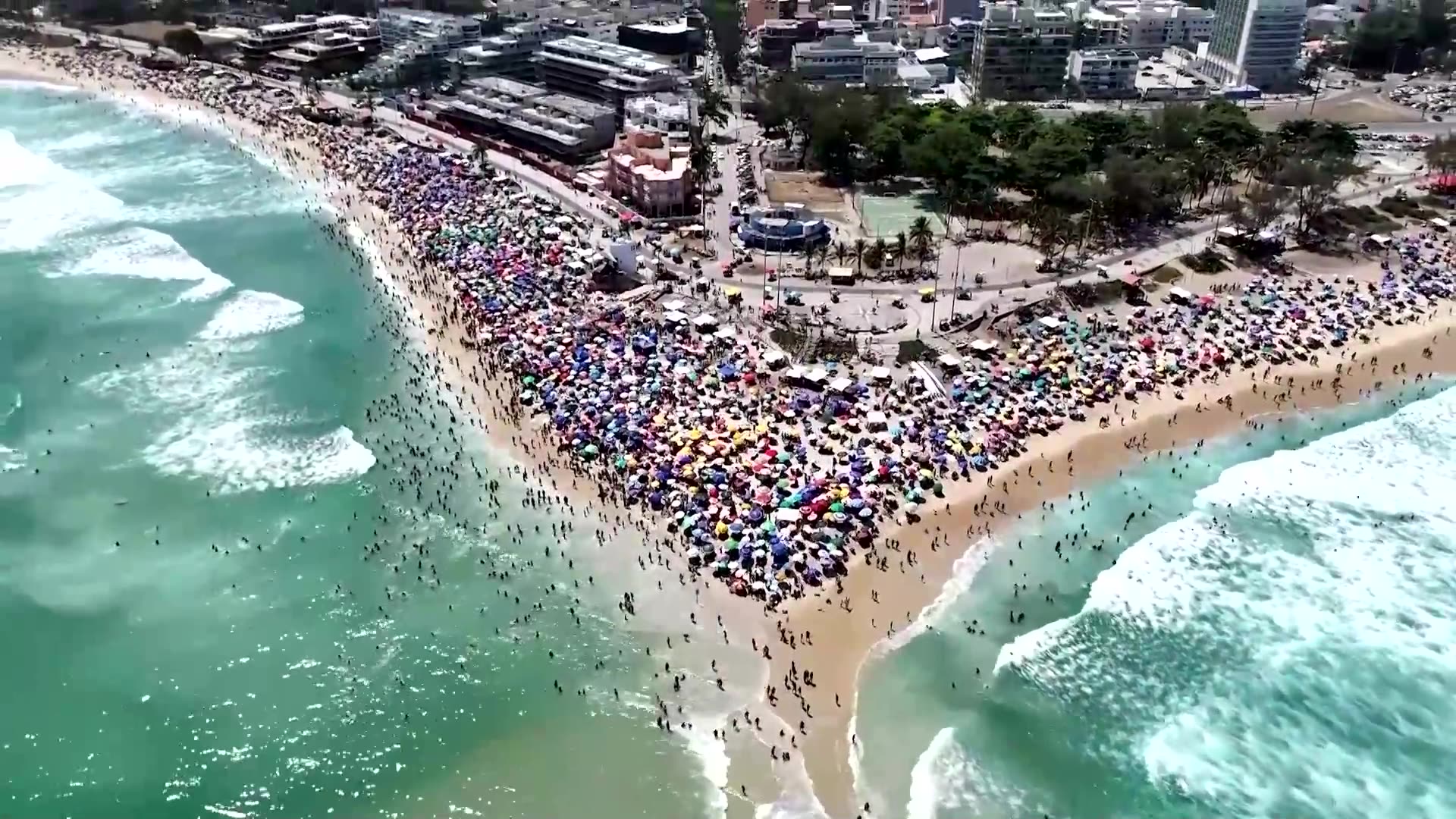 Rio de Janeiro beachgoers cool down during dangerously hot summer