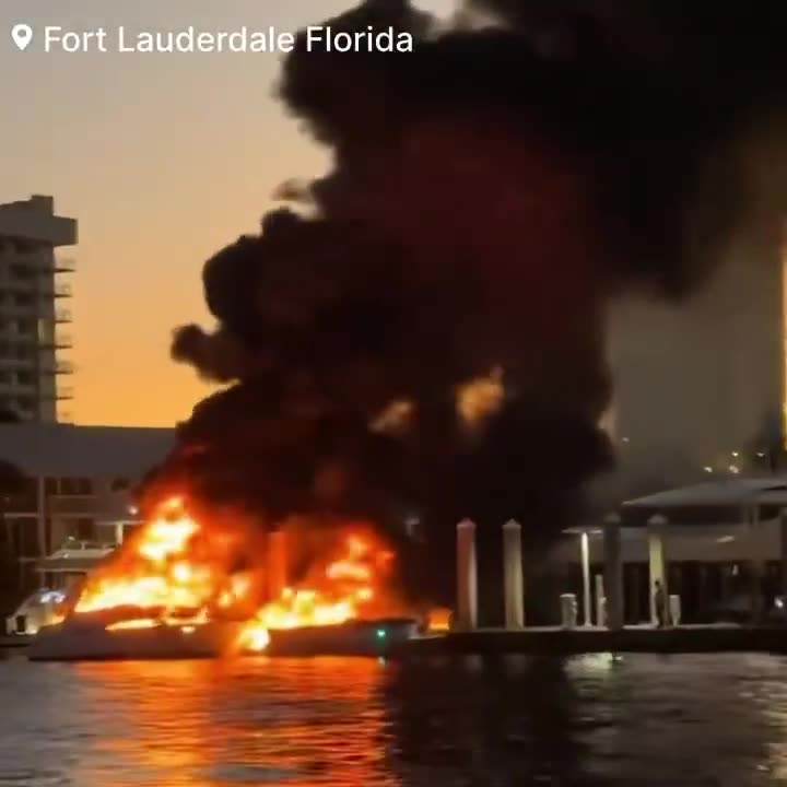 Boat explodes Fort Lauderdale Florida